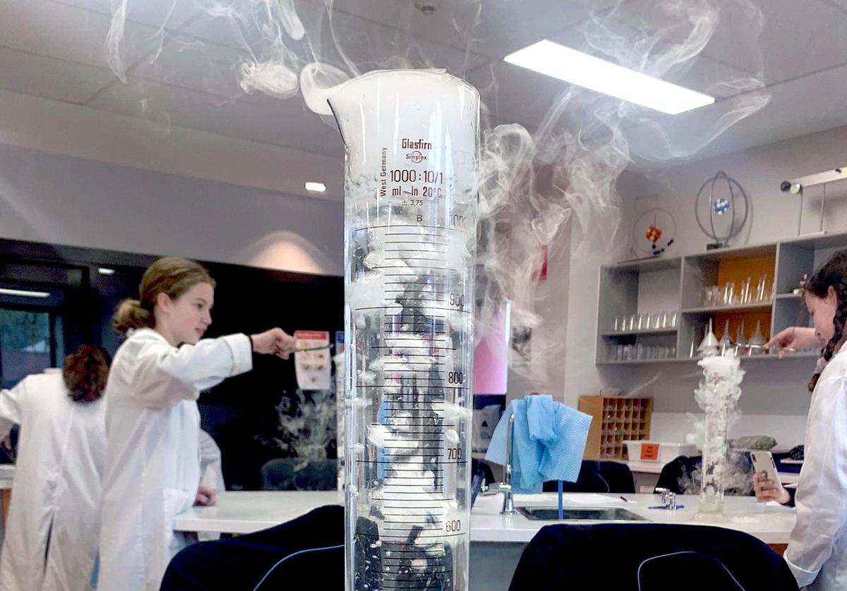 ACADEMY NEWS - AMI iNews i49